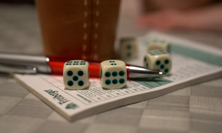 Knobeln - spannendes Top 10 Kartenspiel